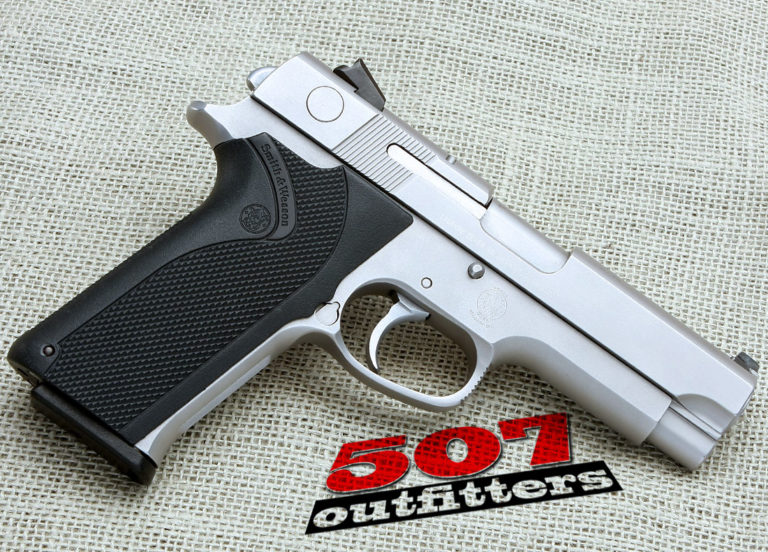 Smith & Wesson 1076 – 507 Outfitters