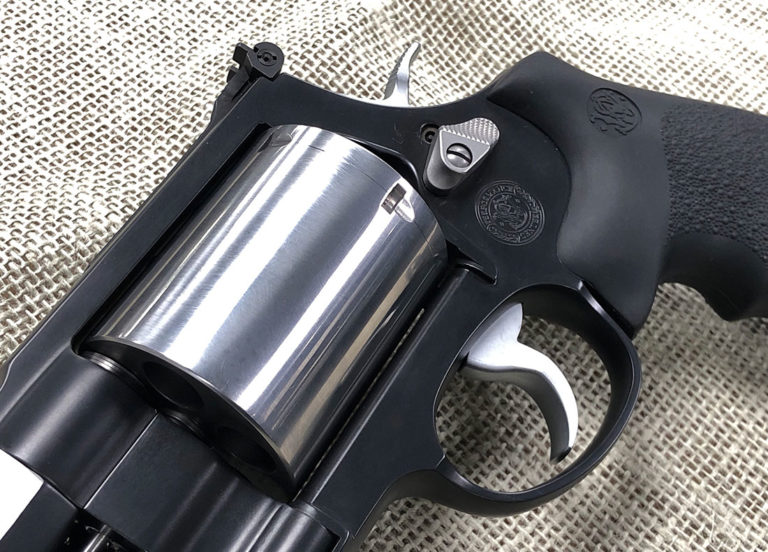 Smith & Wesson Bone Collector – 507 Outfitters